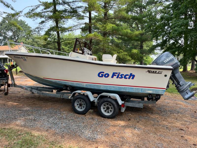 1988 Mako 211 Boat Lettering from Jon B, PA - BoatLetteringToYOu.com